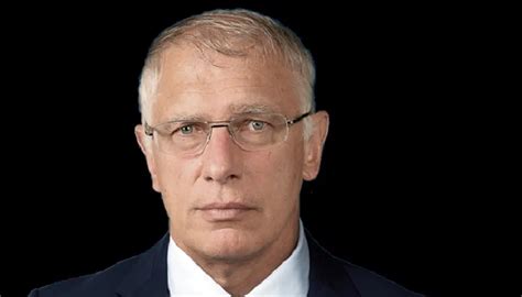 Дъг Кейси От капитализъм дееволюирахме в класически фашизъм в стил Мусолини Обществото