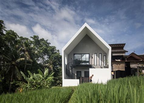 Petite Tiny House Designed By Louis Architects Anindya Citra