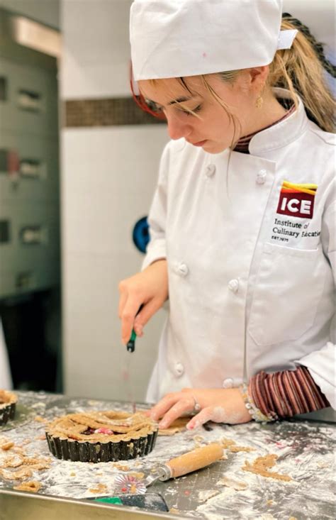 Pin By Wang On Modern Suit Chef Inspiration Chef Work Female Chef