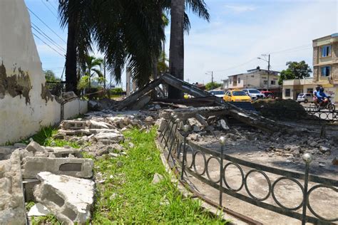 Número De Muertes Aumenta A 12 Tras Fuerte Sismo En Ecuador Y Perú El