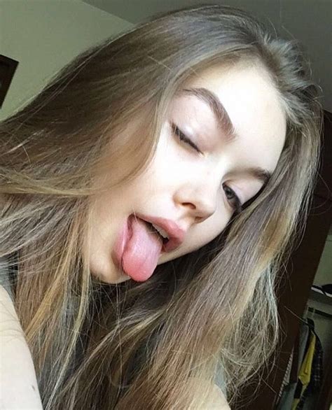 Pin By Someone On Lasski 2 Cute Beauty Beauty Girl Girl Tongue