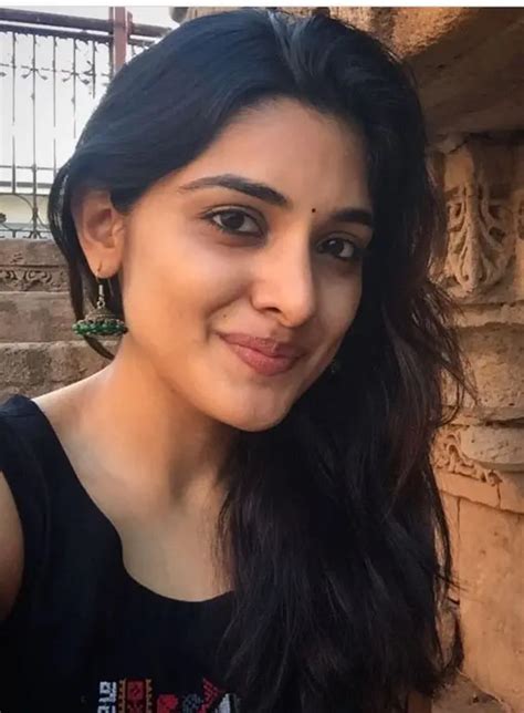Nivetha Thomas Face Moon Scrolller