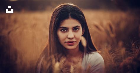 긴 머리를 가진 여자 사진 Unsplash의 무료 초상 이미지