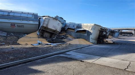 16 Freight Cars Derail In Rural Nevada No Hazardous Spills Or Injuries
