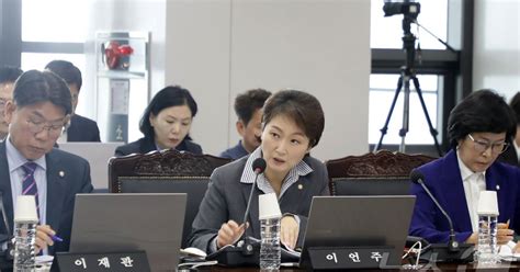 이언주 금투세 유예 내지 폐지로 지도부 의견 모아가는 중