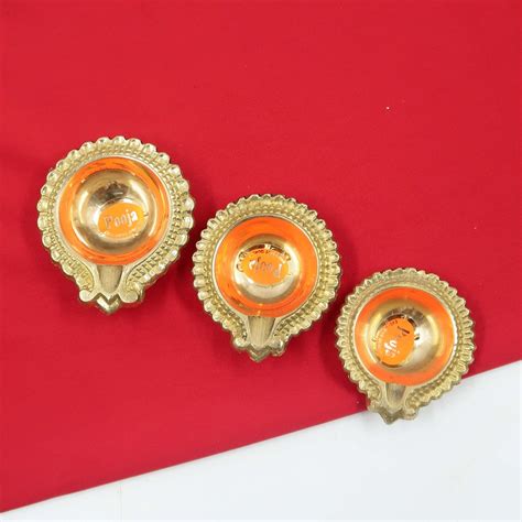 Brass Emboss Villaku Design Emboss Diya Indian Oil Lamp Candle Holder Shopee Malaysia