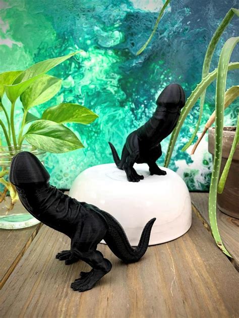 Dickasaurus Rex Etsy Intercambio De Regalos Estatuas Obras De Arte