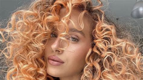 Apricot Blonde Hair Is The Perfect Color For The Curly Girls In 2024