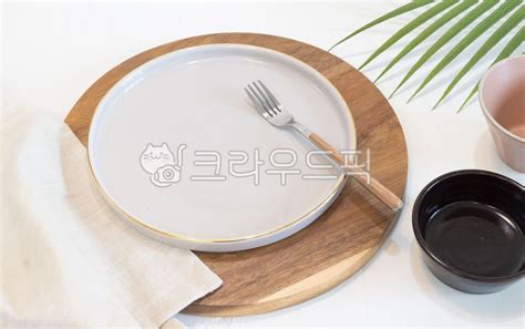 빈그릇 누끼 테이블 포크 접시 사진이미지일러스트캘리그라피 Liaphoto작가