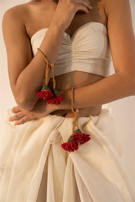 Kund Pushp Floral Hathphool