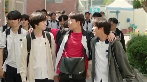 رابطه های سه نفر هیچوقت پابرجا نمیمونه دیدم که میگم نماشا