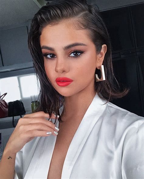 Glamorous And Stunning Selena Gomez Selfie Wow Celeblr