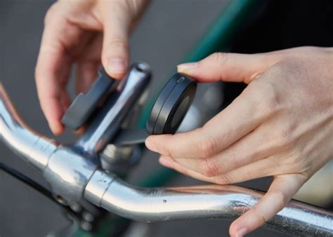 Maps Beeline Bicycle Compass Guides Cyclists With An Arrow