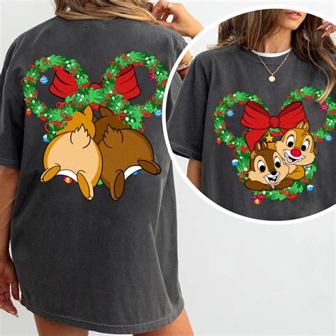 Chip And Dale Butt Crawl Over Through Xmas Wreath Very Merry Christmas