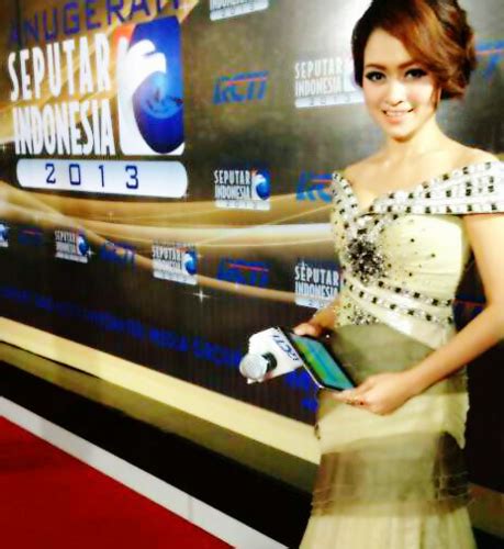 Zurayda Salim Profil Dan Galeri Foto Cantik Presenter Zona Artis Lagi