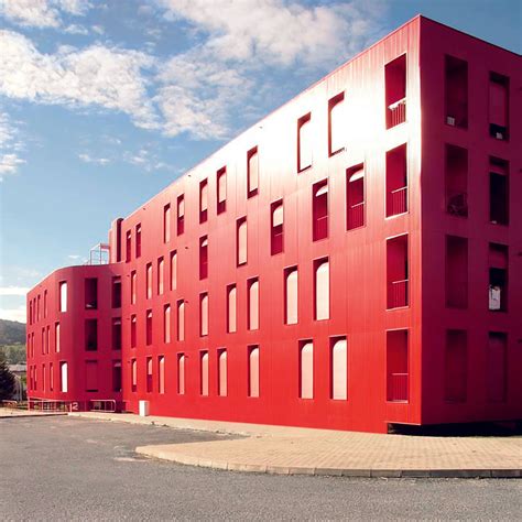 Cuando La Arquitectura Tiñe Los Edificios De Rojo Architectural