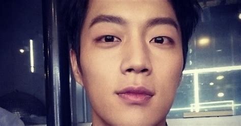 윤두준 수험생 응원 셀카 공개 그대들 수고했소 훈훈