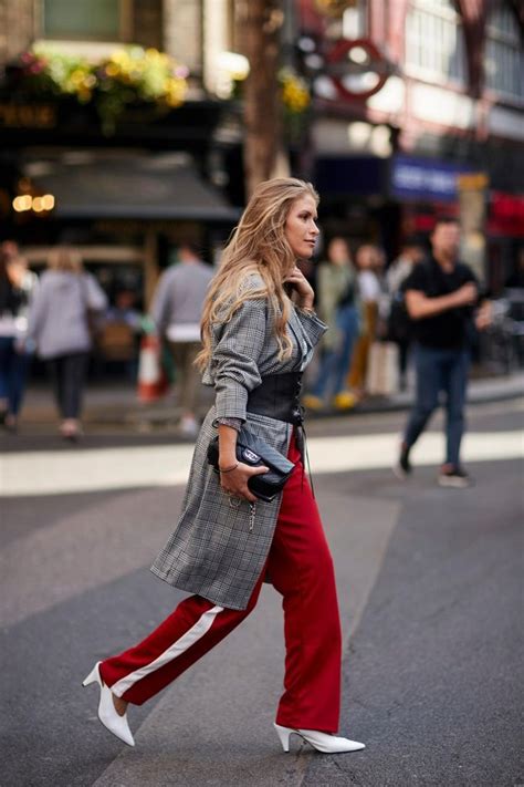 2018 봄여름 런던패션위크 스트리트에서 포착한 런더너들의 개성만점 퍼스날 스타일 Женский классический стиль Женская осенняя