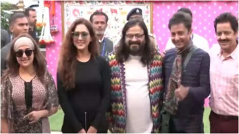 Mohan Sisters Neeti Shakti And Mukti Shake Leg At Mumbai Airport