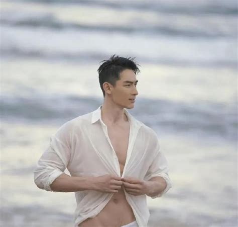 因有著高顏值和健美身材的他，成為現今網上最紅的「禁慾系」男神 壹讀