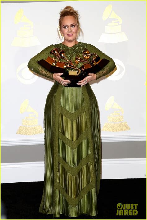 Adele Breaks Grammys Album Of The Year Statue In Half Photos Photo