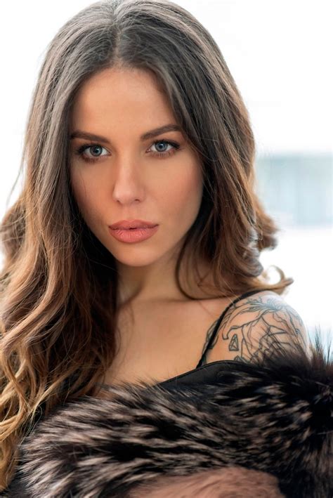 Zanosna Dizajnerka Koja Obara Sa Nogu Teodora Vidak Je Je Nova Zvezda Telegraf Editorijala