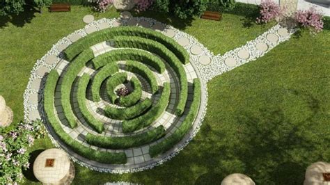 Circular Hedge Maze Design For Small Garden