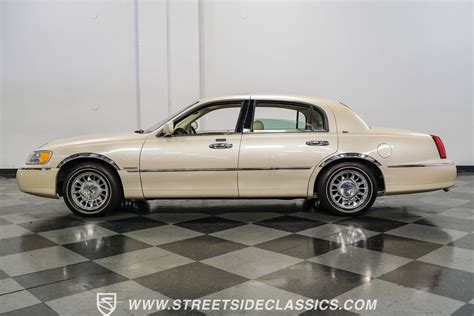 2000 Lincoln Town Car Classic Cars For Sale Streetside Classics