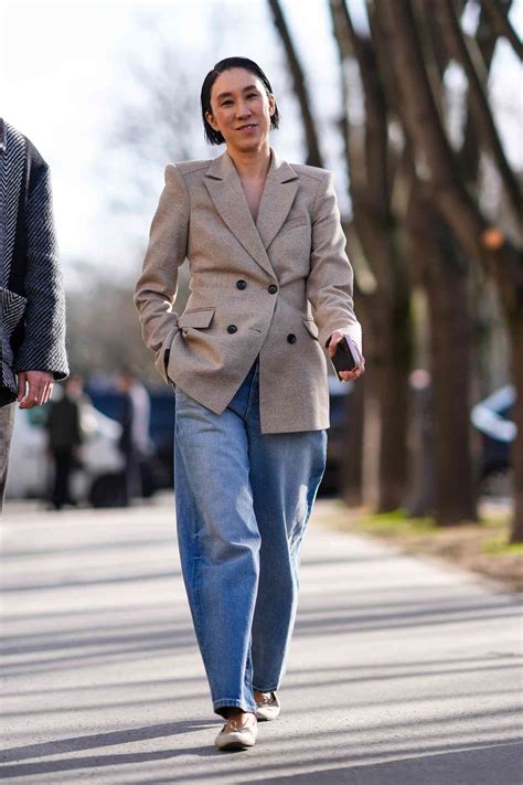 11 Bold Barrel Jeans Outfit Ideas From Prints To Crop Tops