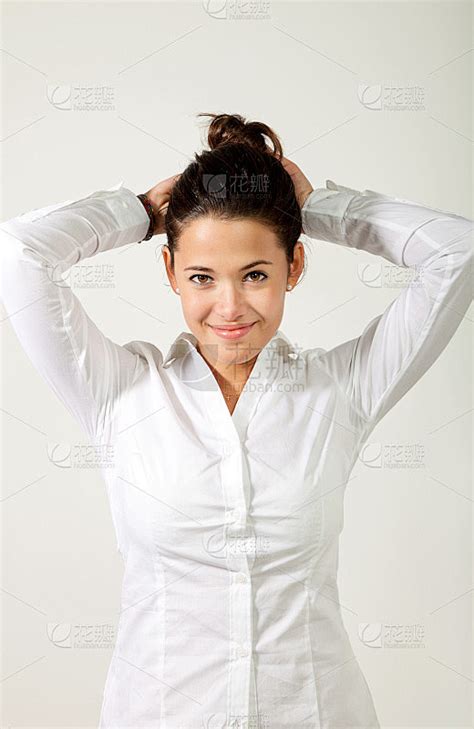 黑发女孩的肖像