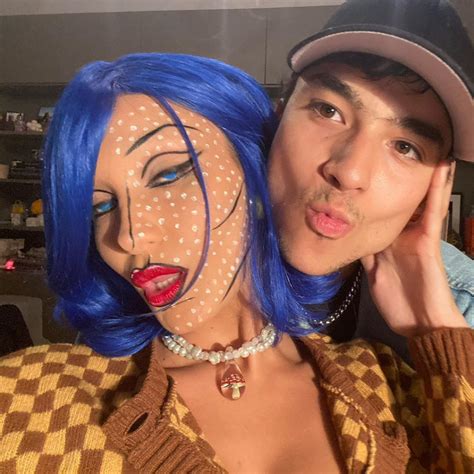 Bella Hadid Comic Halloween