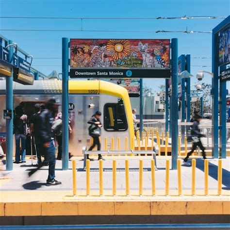 Transit Advertising Bus Advertising Intersection