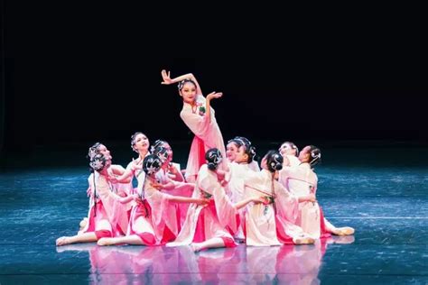 古典舞简单动作大山谷图库