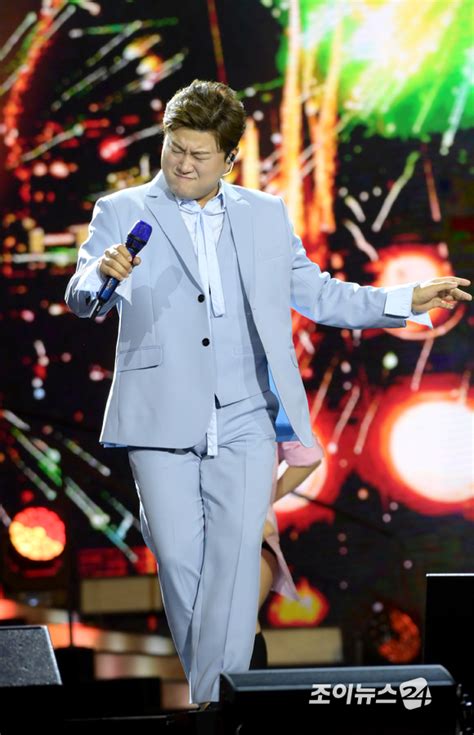 포토 김호중 댄싱머신 트바로티