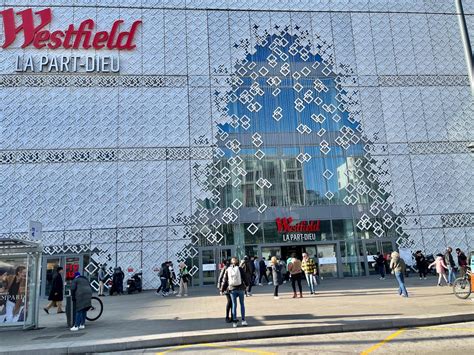 Lyon Face à La Crise Comment Se Porte Le Centre Commercial De La Part