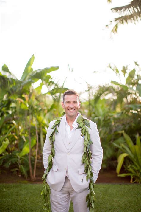 What To Wear To A Hawaiian Beach Wedding