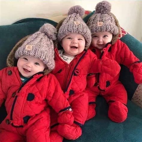 Cute Triplets Background Locovol