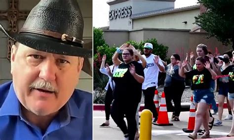 Texas Mass Shooting Witness Calls For Automatic Weapons Ban Daily Mail Online