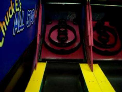 Playing Skee Ball Chuck E Cheese Youtube