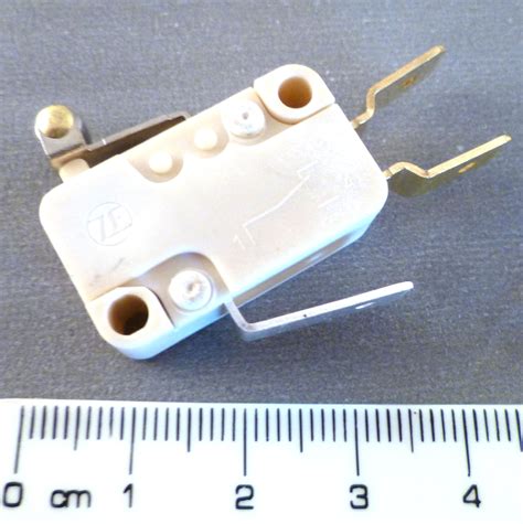 Zf Cherry D45x Short Roller Lever Microswitch 16a 250 Vac Spdt No Nc