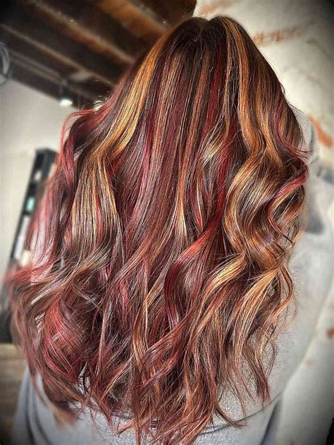 25 Hottest Brown Hair With Red Highlights Red Highlights In Brown