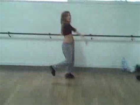 Antonella Bailando Regueton Dance Row Machine