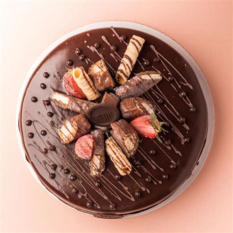 Choco Strawberry Cake Minus Eighteen