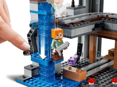 LEGO Minecraft 21169 Первое приключение | playzone.com.ua