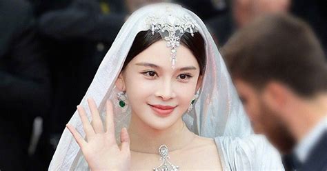 “노출 금지”랬는데…‘시스루 입고 레드카펫서 쫓겨난 中여배우