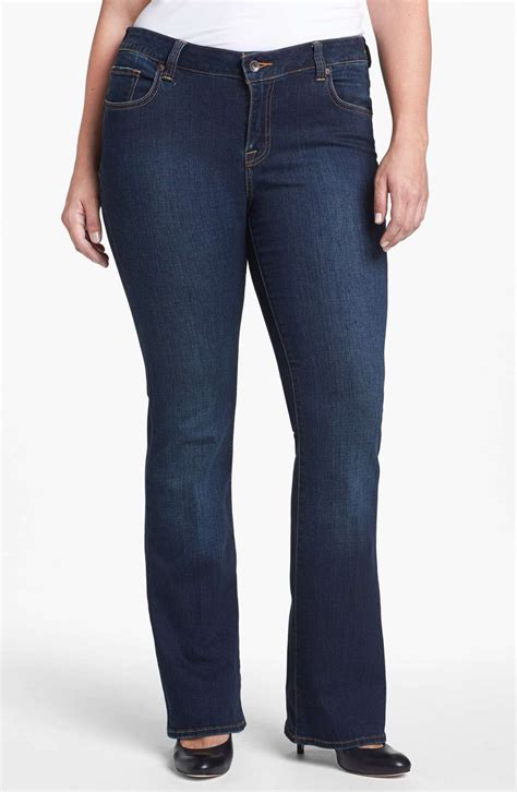 The Best Jeans To Wear For A Pear Shape Body