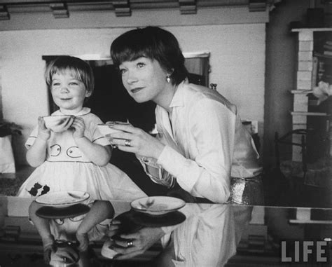 Actress Shirley Maclaine And 2 1 2 Year Old Daughter Sachi Parker