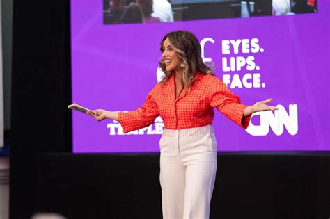 Contrata Romina Zace Para Tu Conferencia O Evento