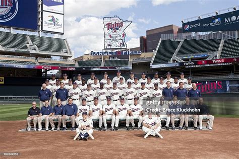 The 2010 Minnesota Twins Pose For Their Team Photo At Target Field In News Photo Getty Images
