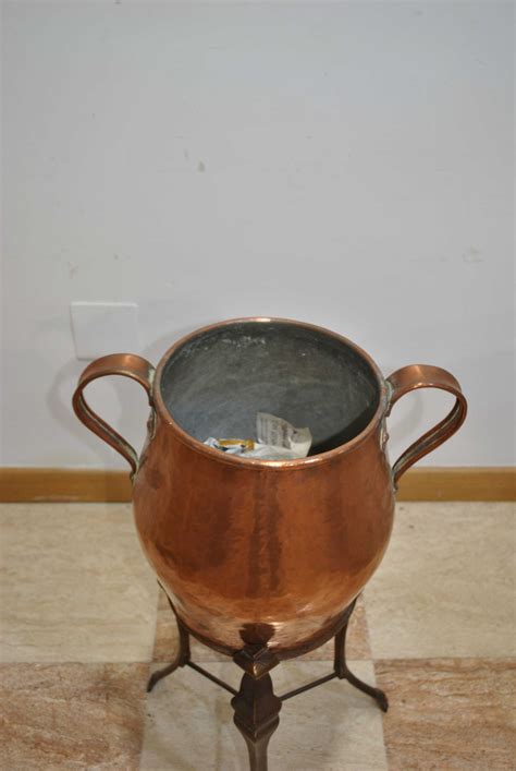 Macetero O Jarrón Cobre Con Soporte Antiguedades El Apaño